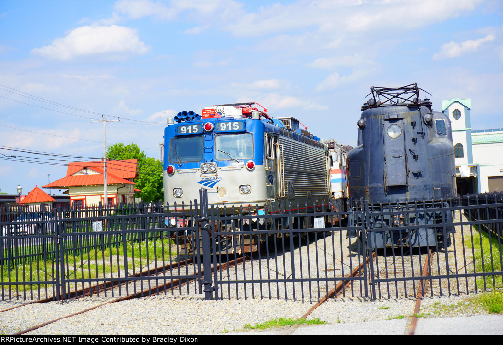 Amtrak 915 (AEM-7) and Pennsylvania 4800 (GG1)